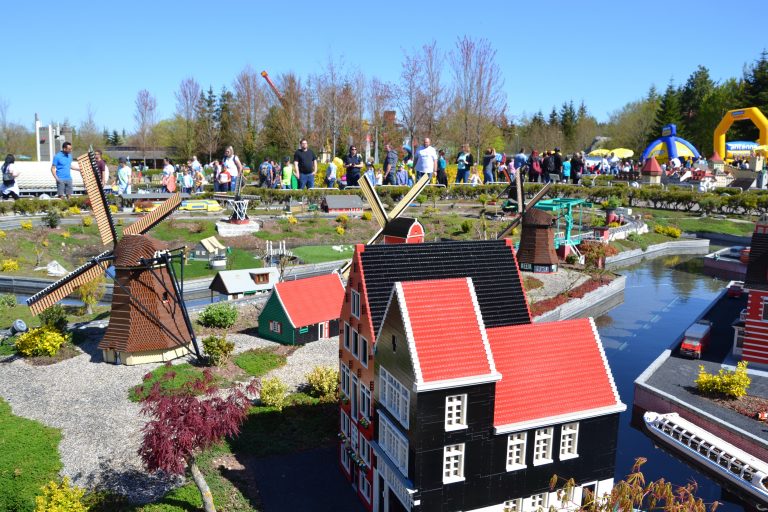 Au milieu des petites briques emboîtables… notre journée à Legoland ...